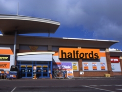 Halfords cashes in on 'we fit' services