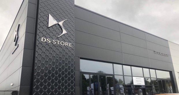 DS and Robins & Day opens largest brand showroom in the UK | Motor Trader