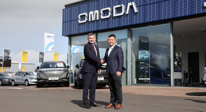 Omoda boss Victor Zhang opens new Arnold Clark showroom | Motor Trader