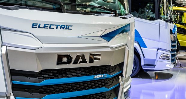 Ford & Slater takes Electric Dealer prize at DAF annual awards | Motor ...