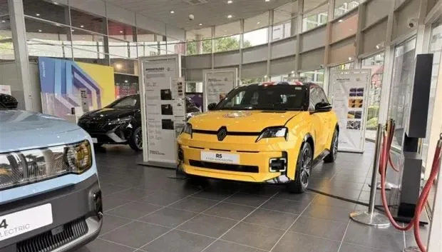 Evans Halshaw opens new Renault and Dacia site in Manchester | Motor Trader