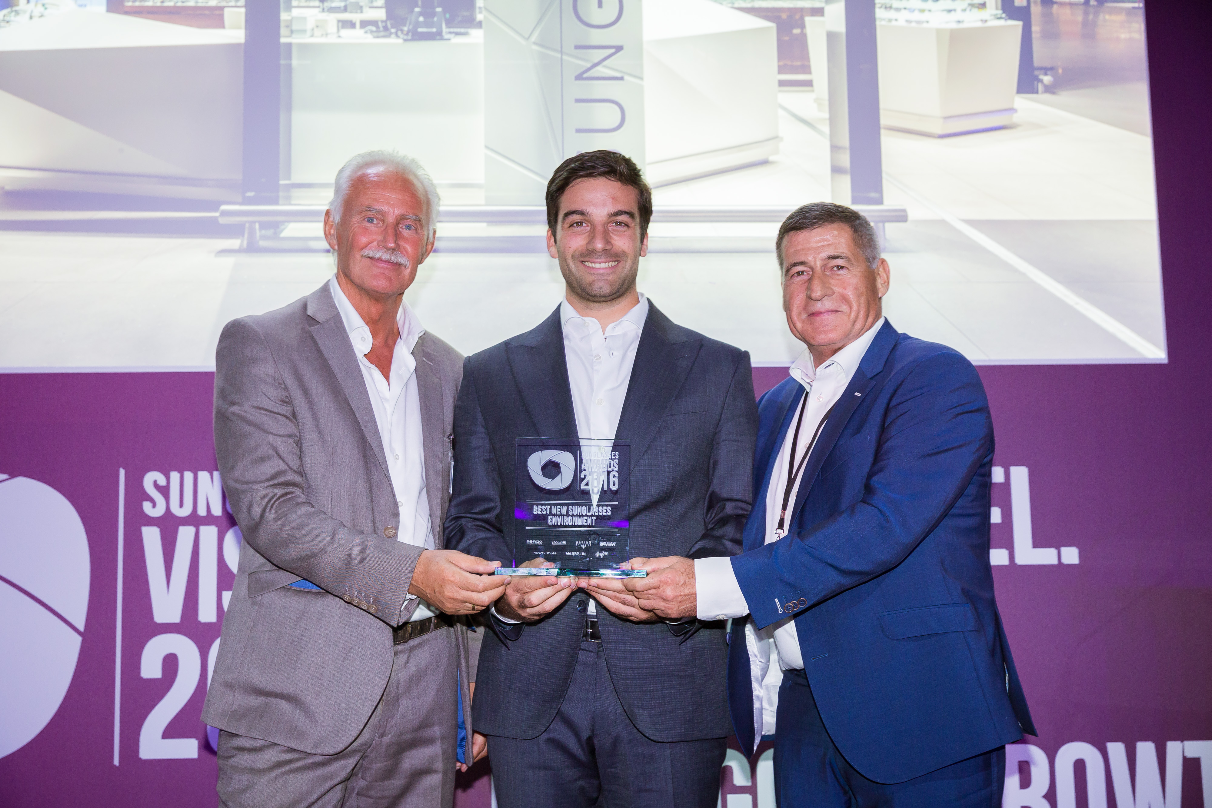 Kappé lauds award winning sunglasses concept at Schiphol