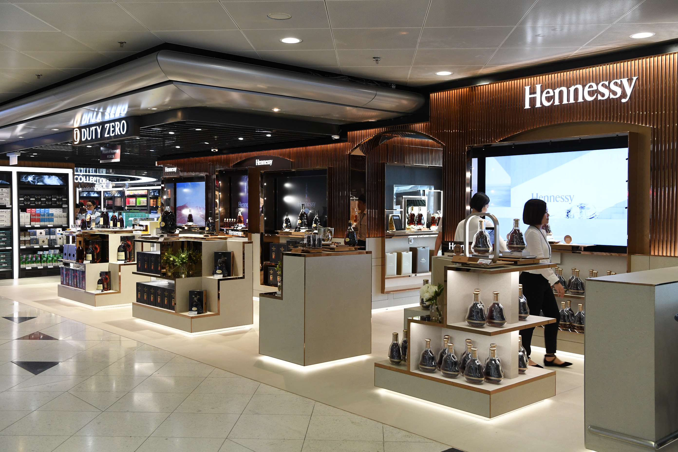 CDF-Lagardère holds grand opening for Duty Zero by CDF in HKIA