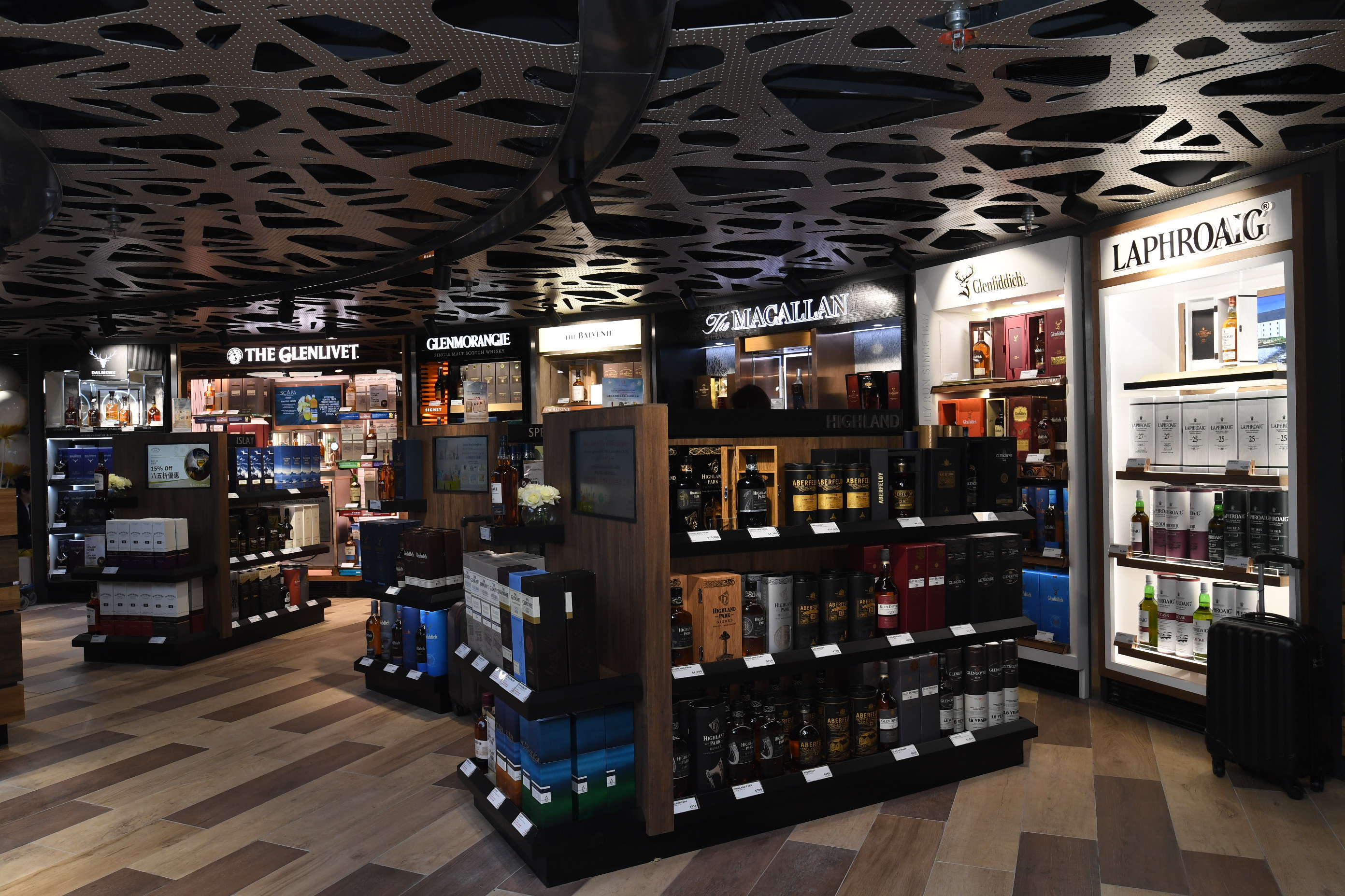 CDF-Lagardère holds grand opening for Duty Zero by CDF in HKIA