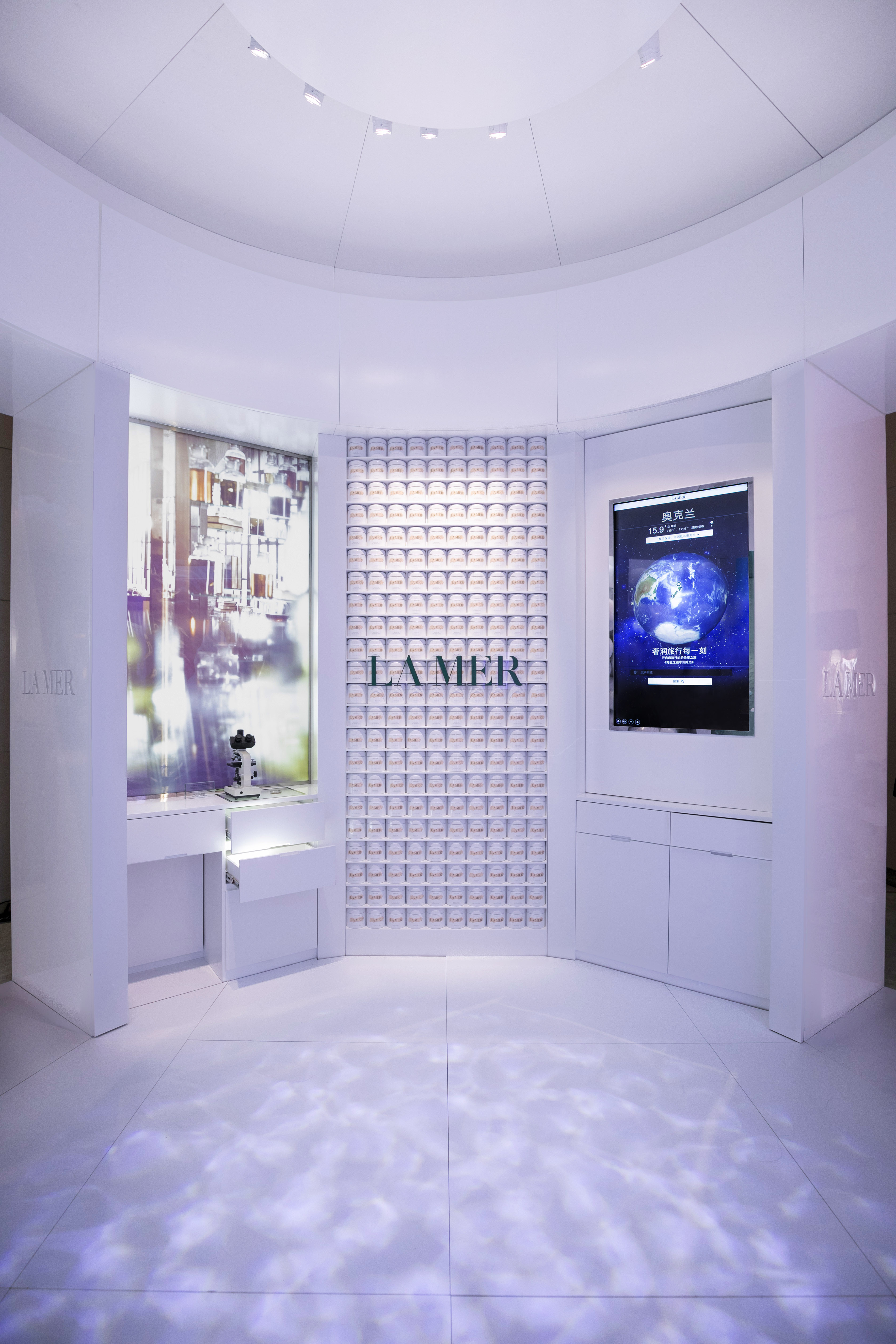 Crème de la Mer unveils giant make-up jar with DFS