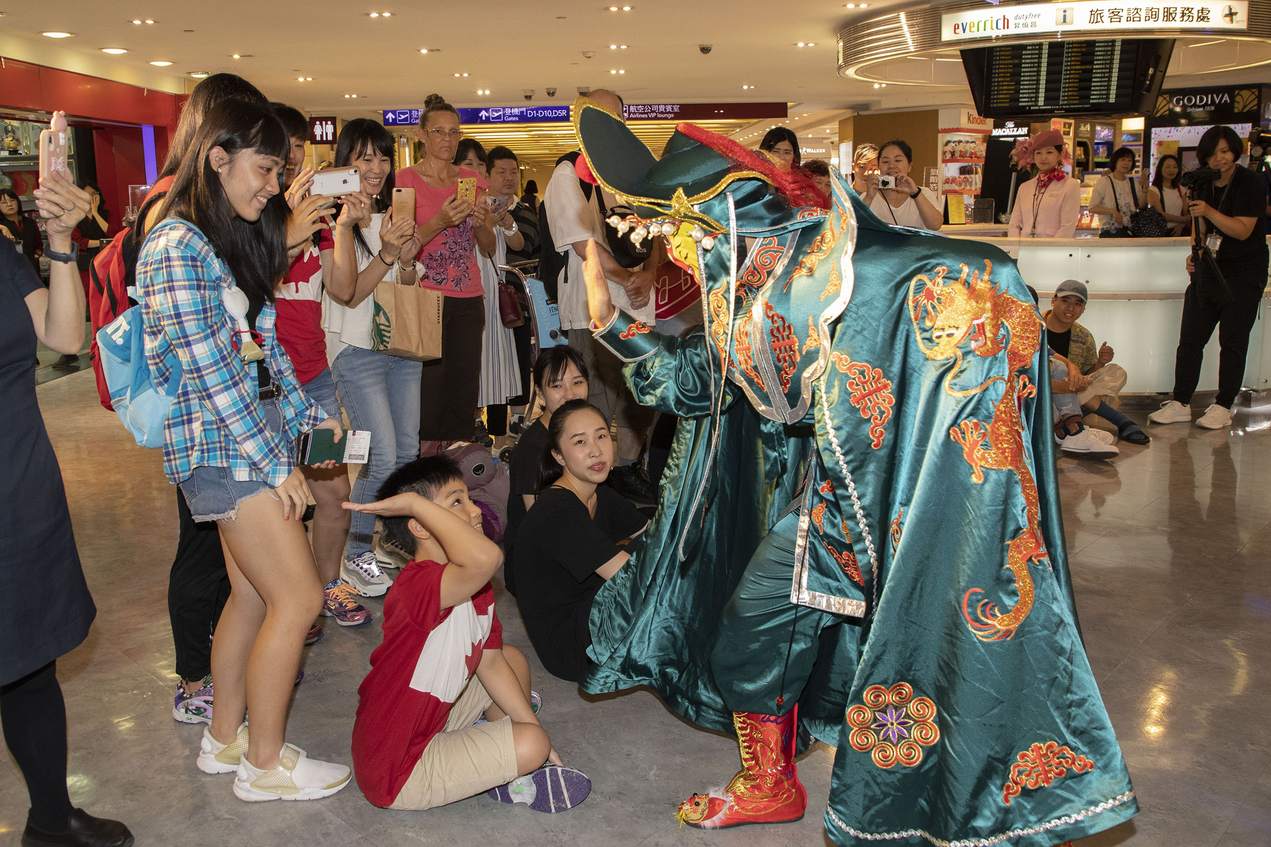 Ever Rich showcases traditional and modern Art at Taiwan airports