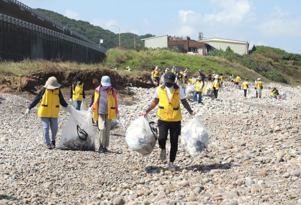 Ever Rich Duty Free takes part in International Coastal Cleanup Day