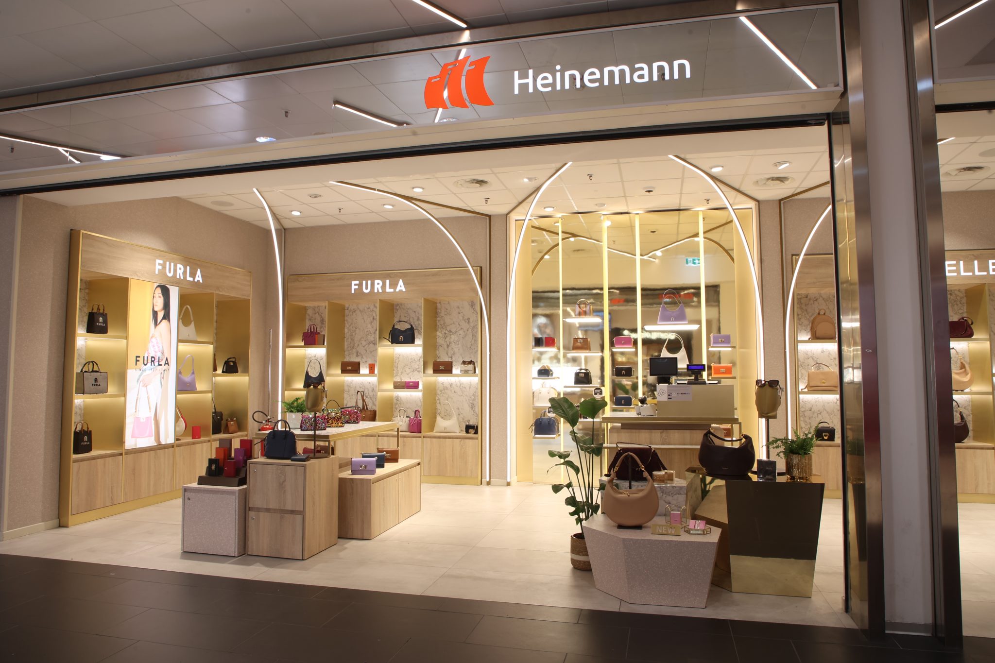 Gebr. Heinemann officially reopens Bologna Airport stores