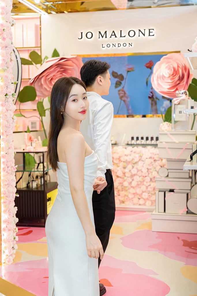 Estée Lauder showers "Gifts of Love" with 520 Day pop-up in Sanya