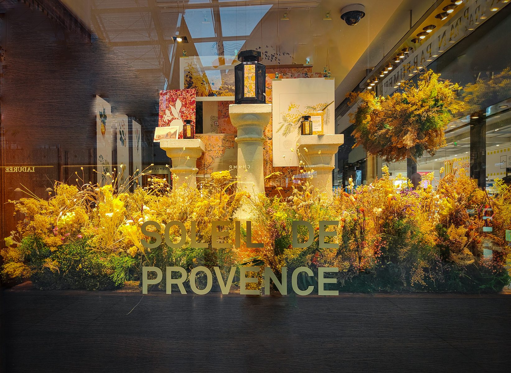 Puig features L’Artisan Parfumeur pop-up at Paris Charles de Gaulle