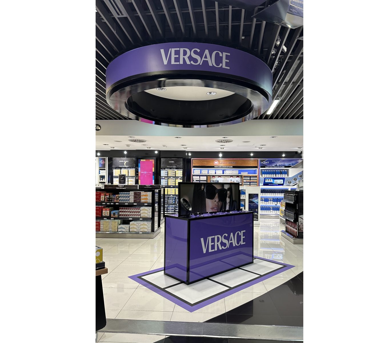 EssilorLuxottica unveils Versace Eyewear Pop-Up at Lima airport