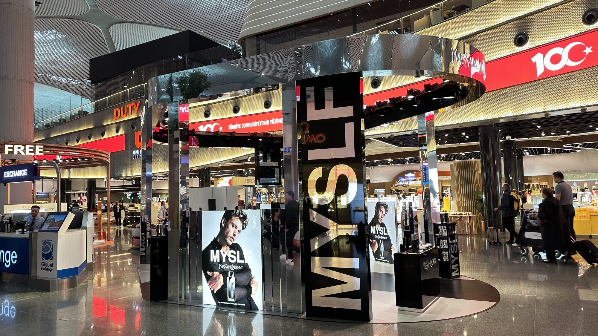 Unifree Duty Free features YSL MYSLF pop-up at İstanbul Airport