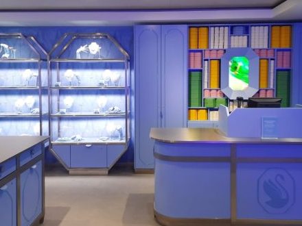 Dufry and Swarovski unveil cruise-first concept onboard NCL Escape