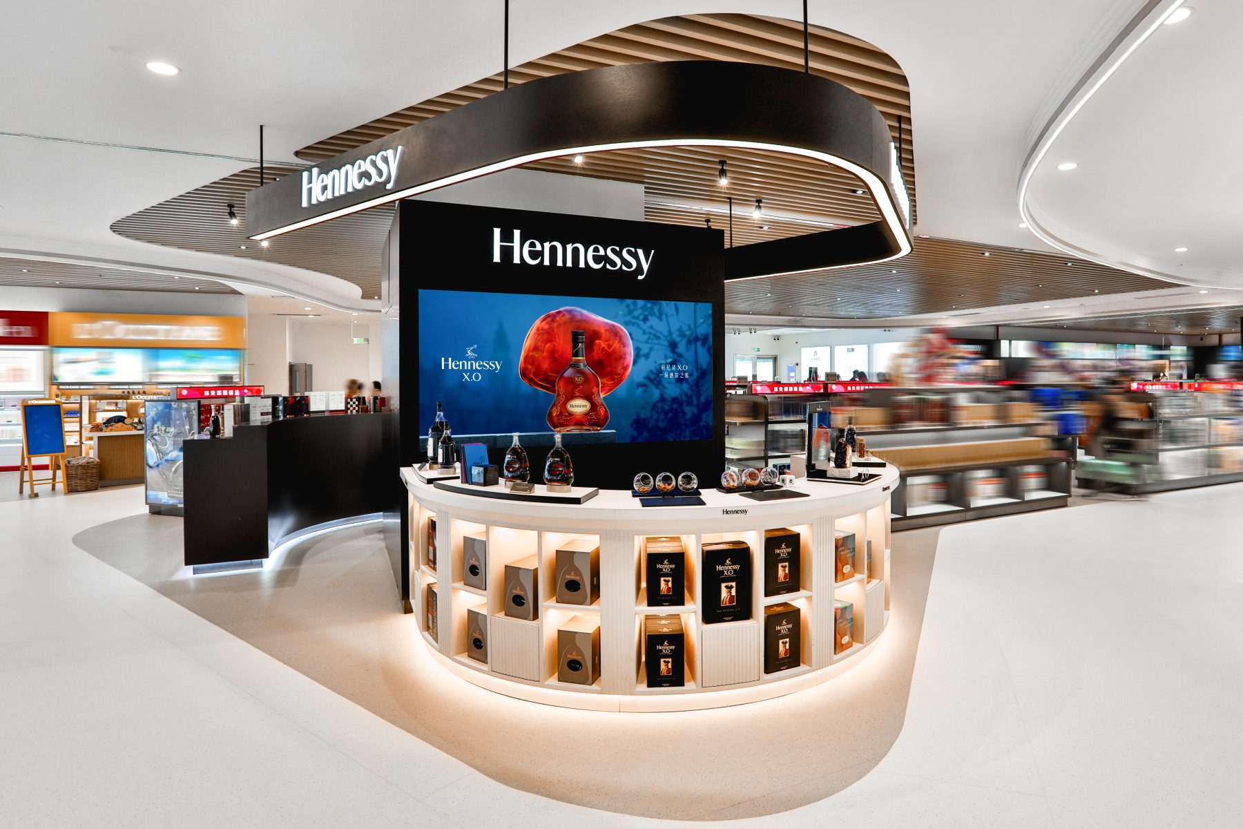 Hennessy X.O Odyssey campaign by Damien Chazelle stars in Gongbei