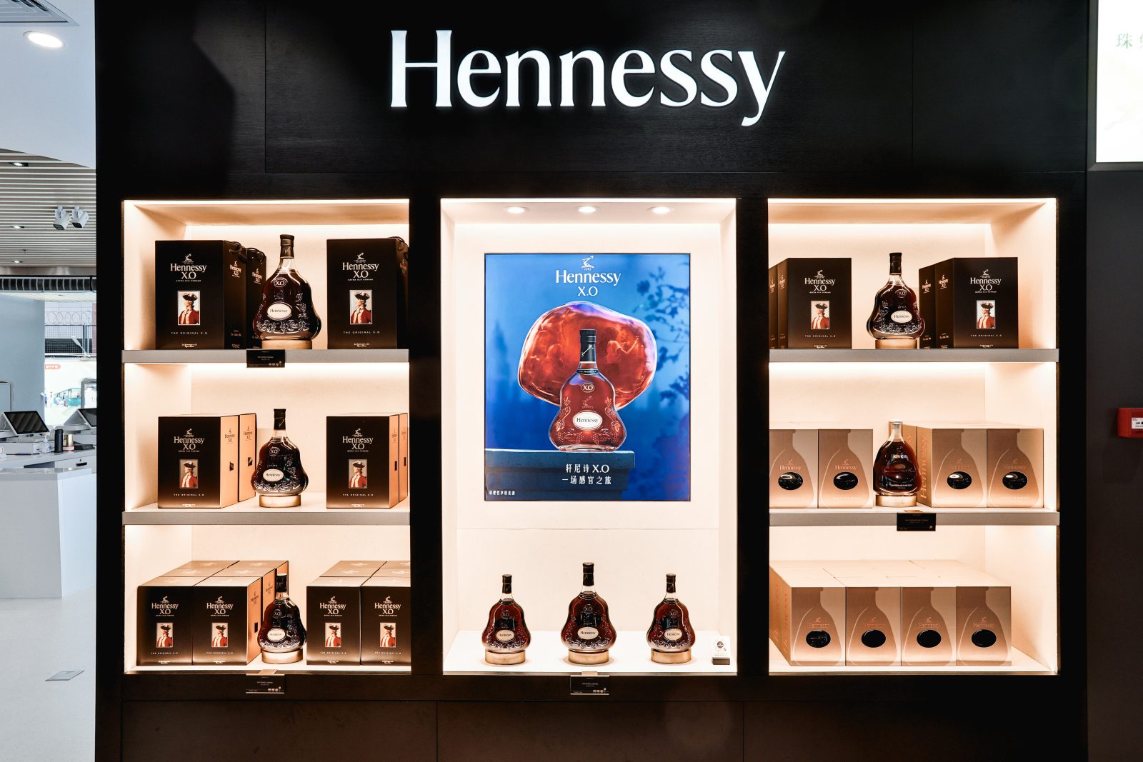 Hennessy X.O Odyssey campaign by Damien Chazelle stars in Gongbei
