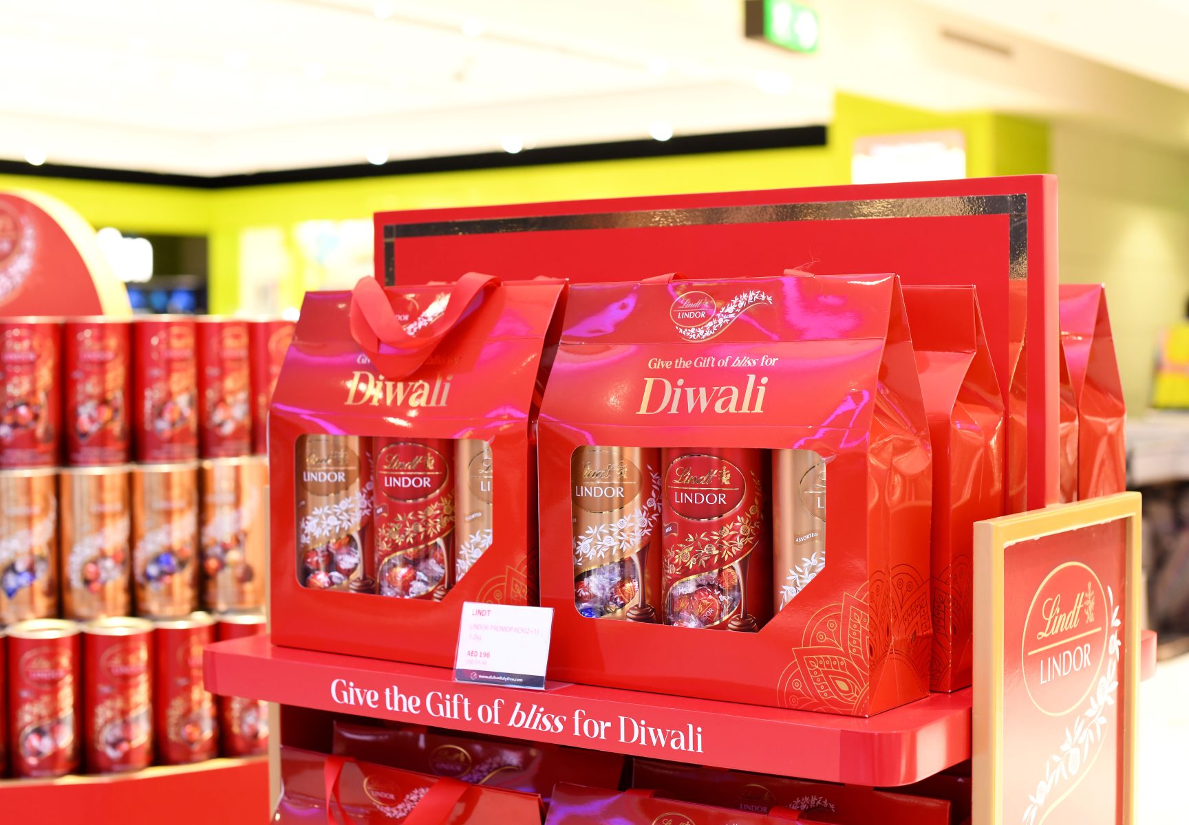 Lindt & Sprüngli lights up India & ME travel retail for Diwali