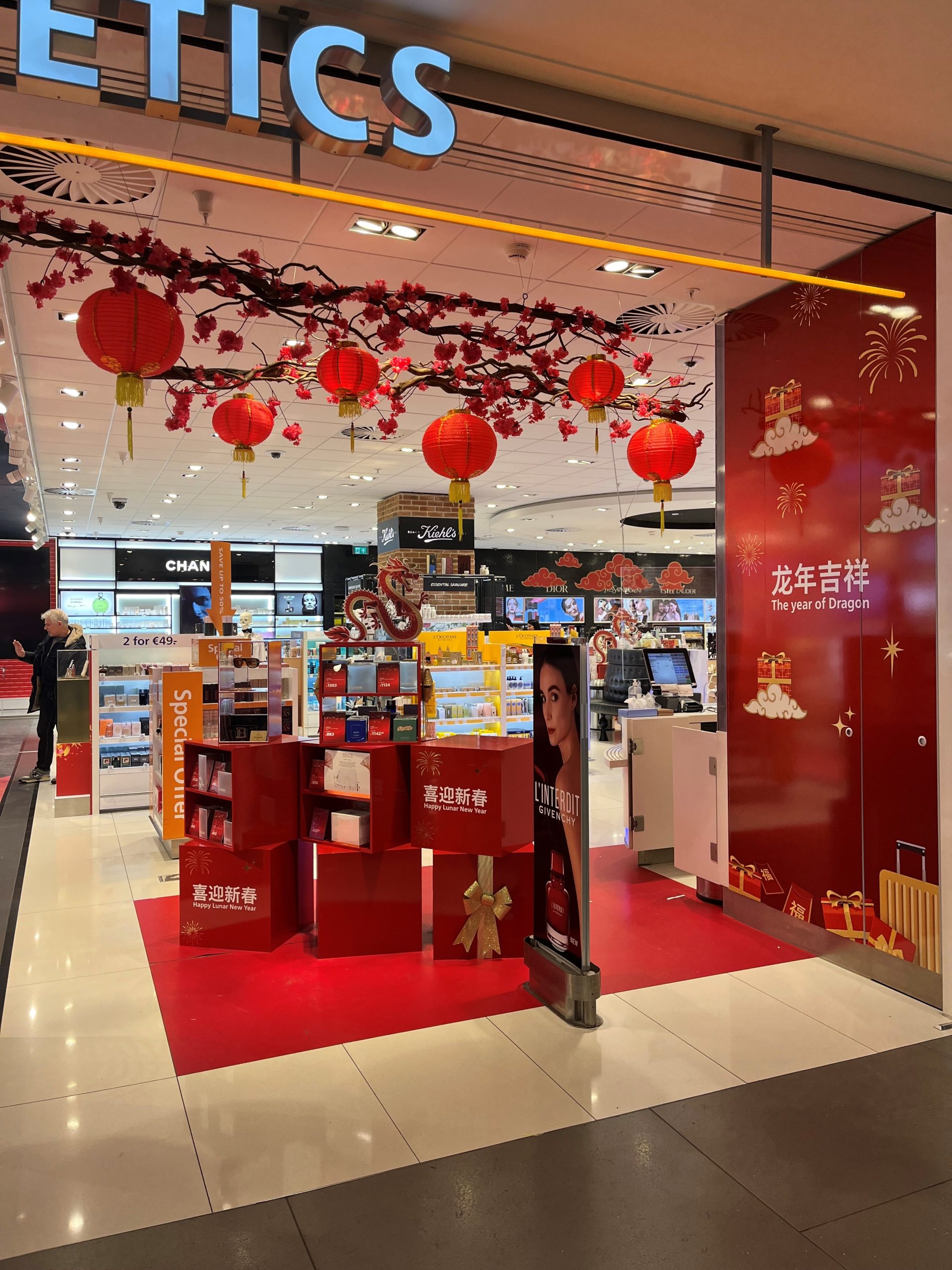 Kappé celebrates Year of the Dragon at Schiphol Airport