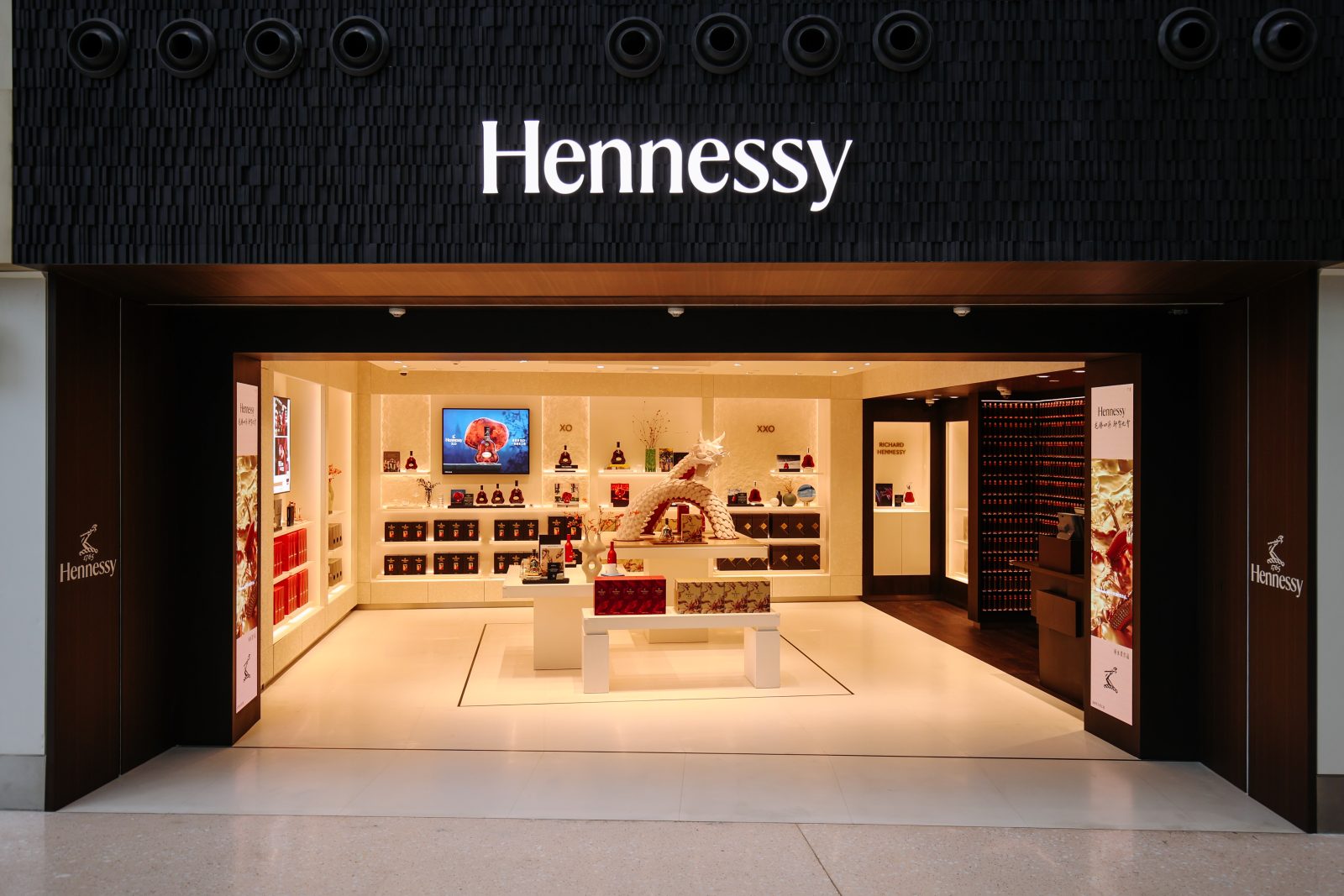 Hennessy X.O Odyssey campaign by Damien Chazelle stars in Gongbei