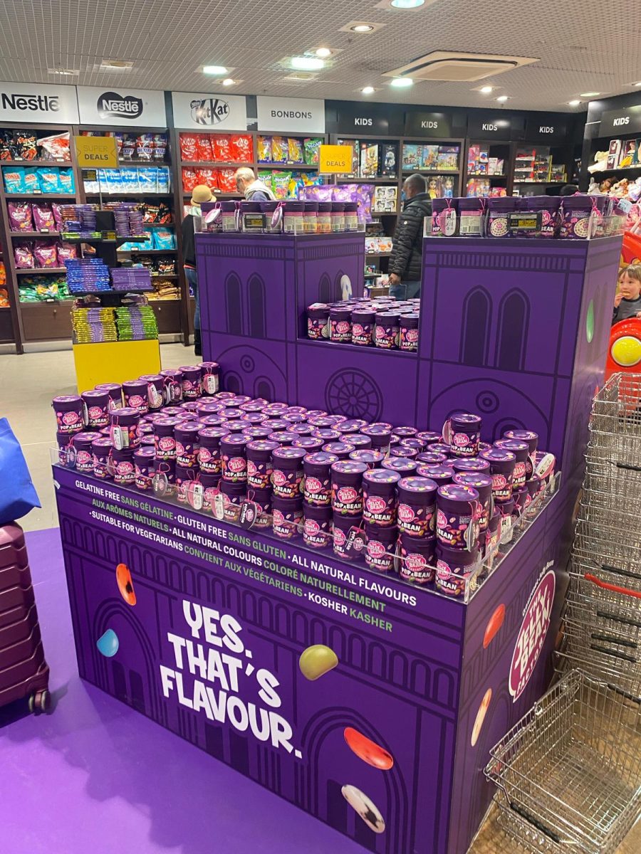 Cloetta GTR creates The Jelly Bean Factory display at Paris Orly