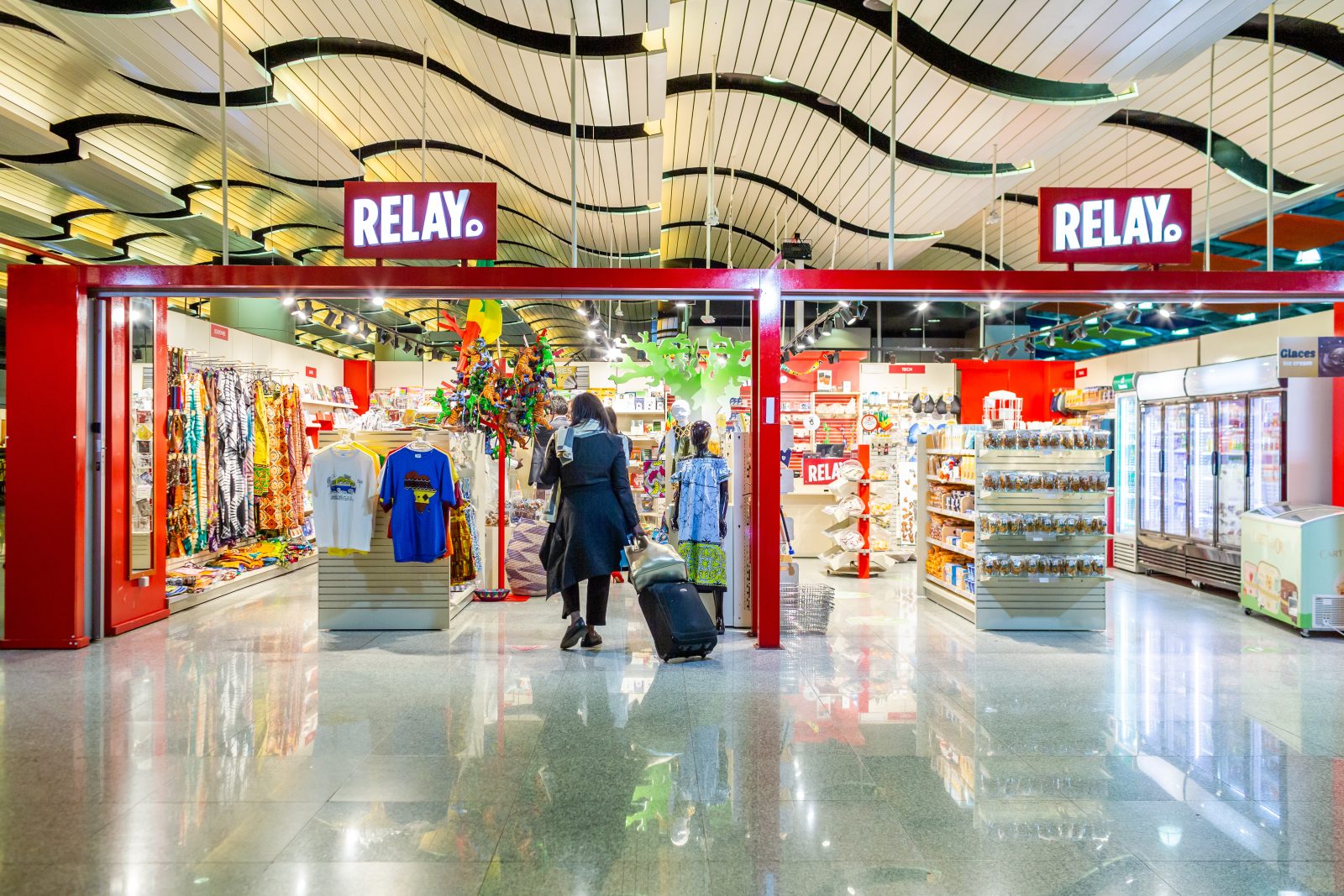 Lagardère Travel Retail unveils new Relay brand signature