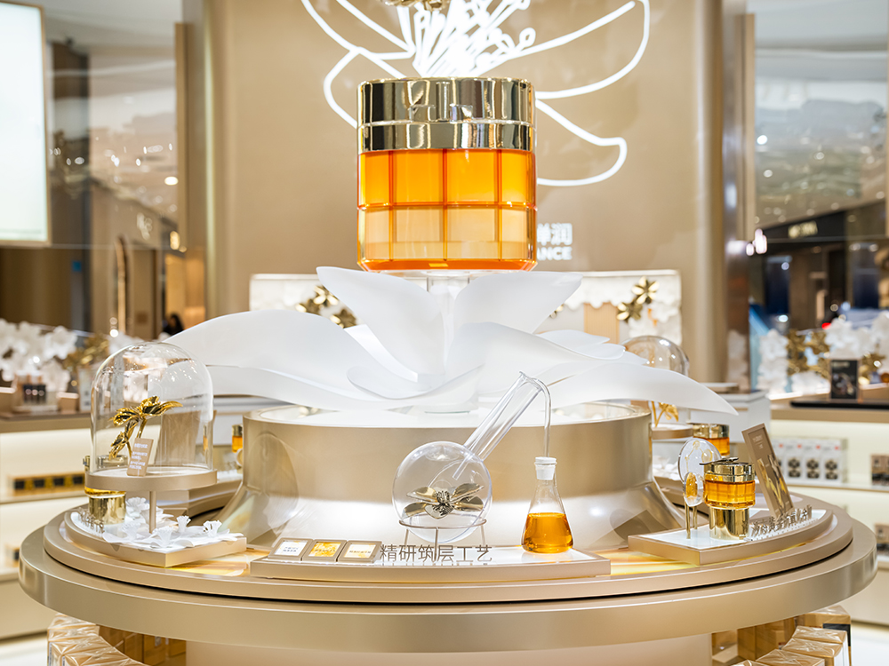 L’Oréal launches Age Perfect Nectar Royal Cream with Lagardère pop-up