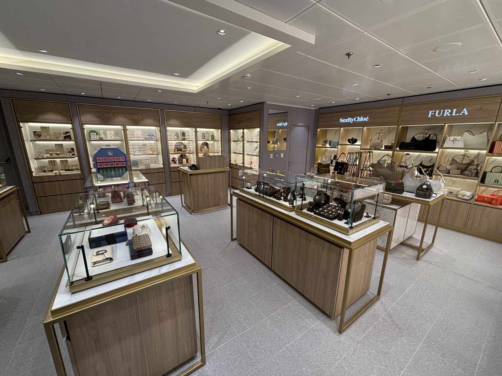 Heinemann Americas unveils stores on new Utopia of the Seas