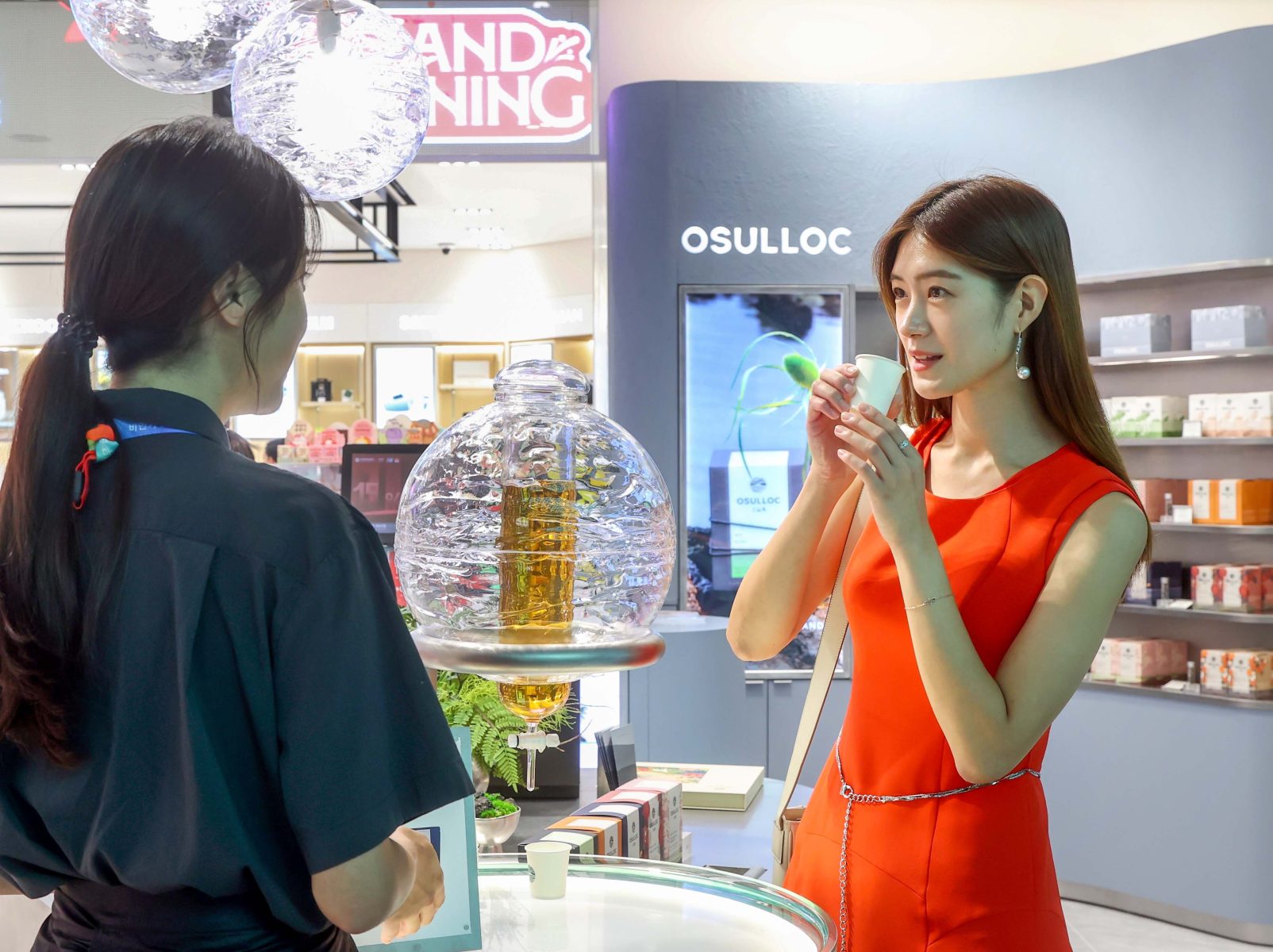 Shinsegae Duty Free unveils new fashion and beauty zone at Incheon ...