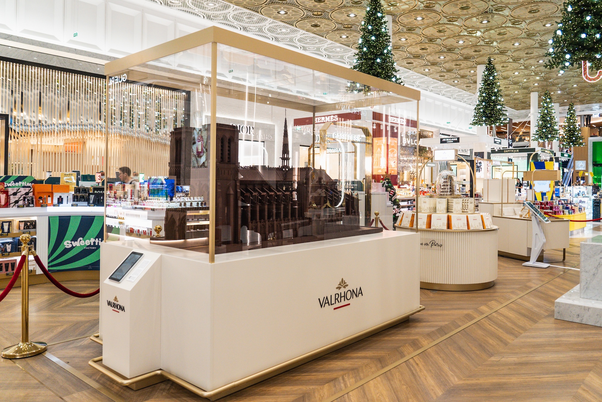 Valrhona Paris CDG pop-up pays homage to Notre-Dame reopening