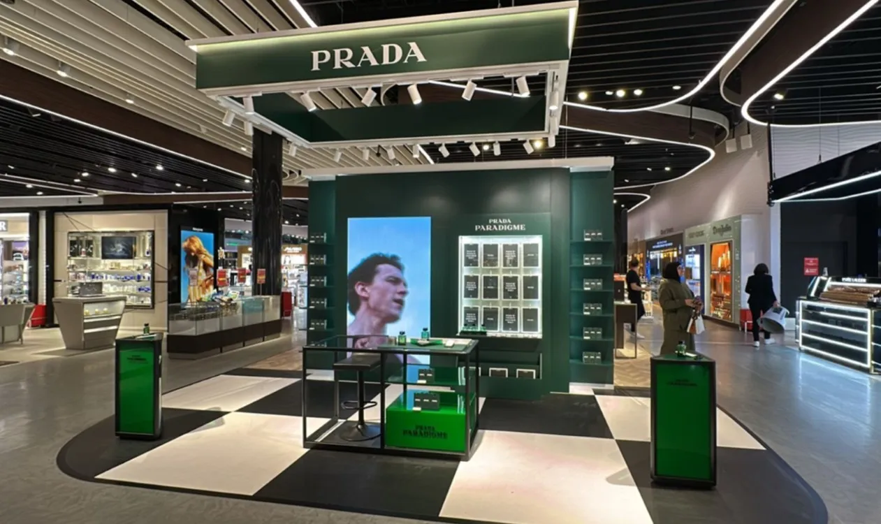 L’Oréal rolls out landmark, multi-airport campaign for Prada Paradigme